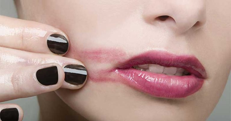 How to Prevent Lipstick from Smudging